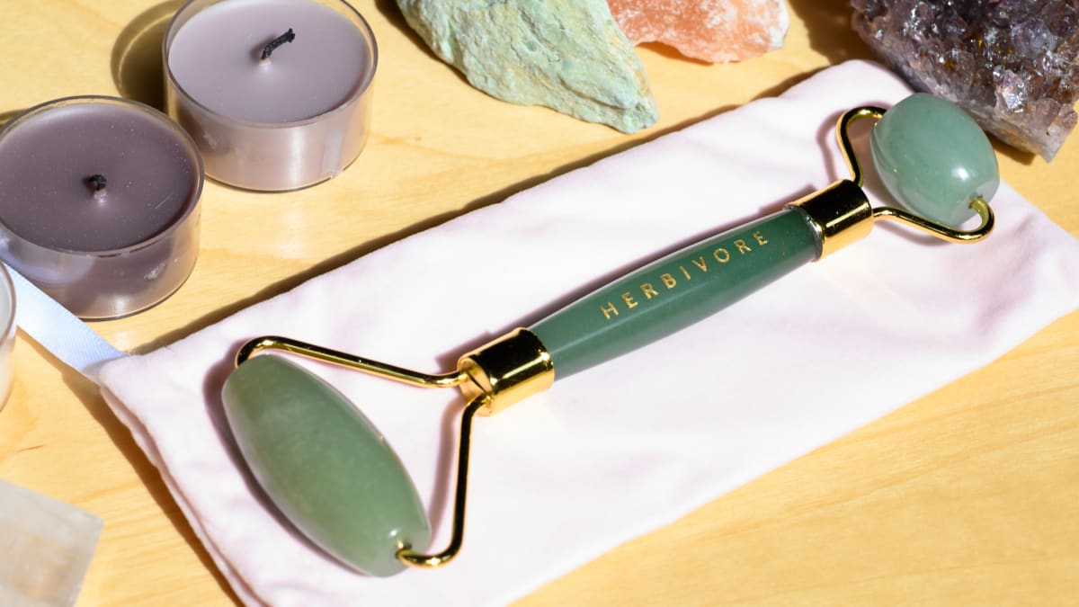 People are obsessed with jade rollers—here's what you need to know ...